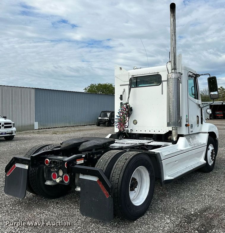 2002 Freightliner Century Class semi truck in Collinsville, OK | Item ...
