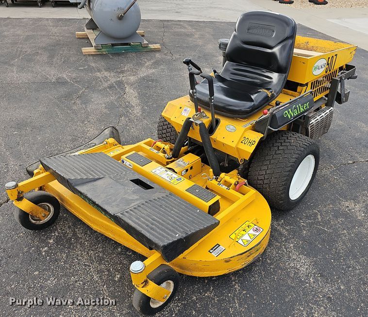 2002 Walker MTSD lawn mower in Topeka, KS | Item NJ9998 sold | Purple Wave