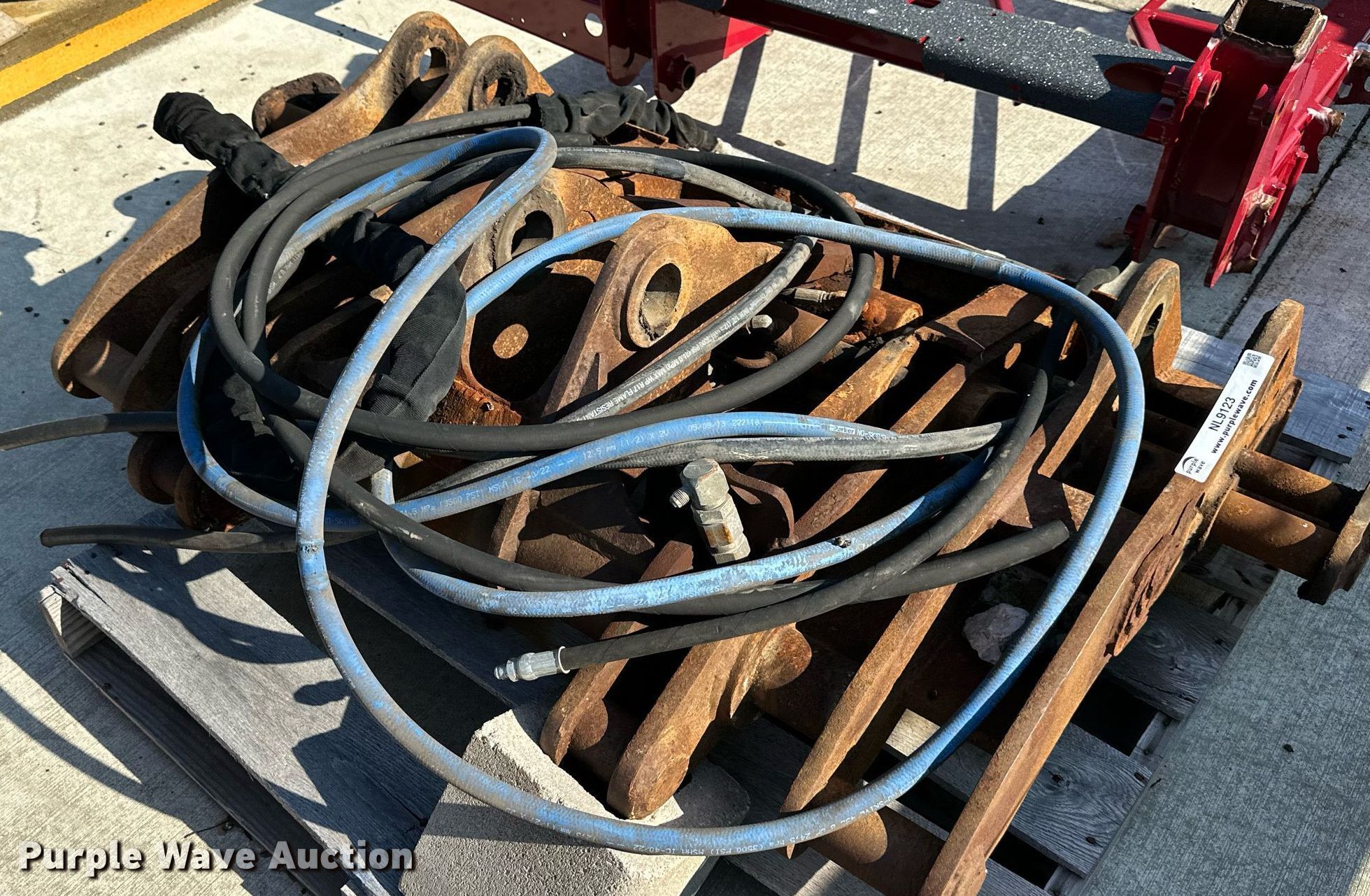 Hydra quick coupler in Overland Park, KS | Item NL9123 sold | Purple Wave
