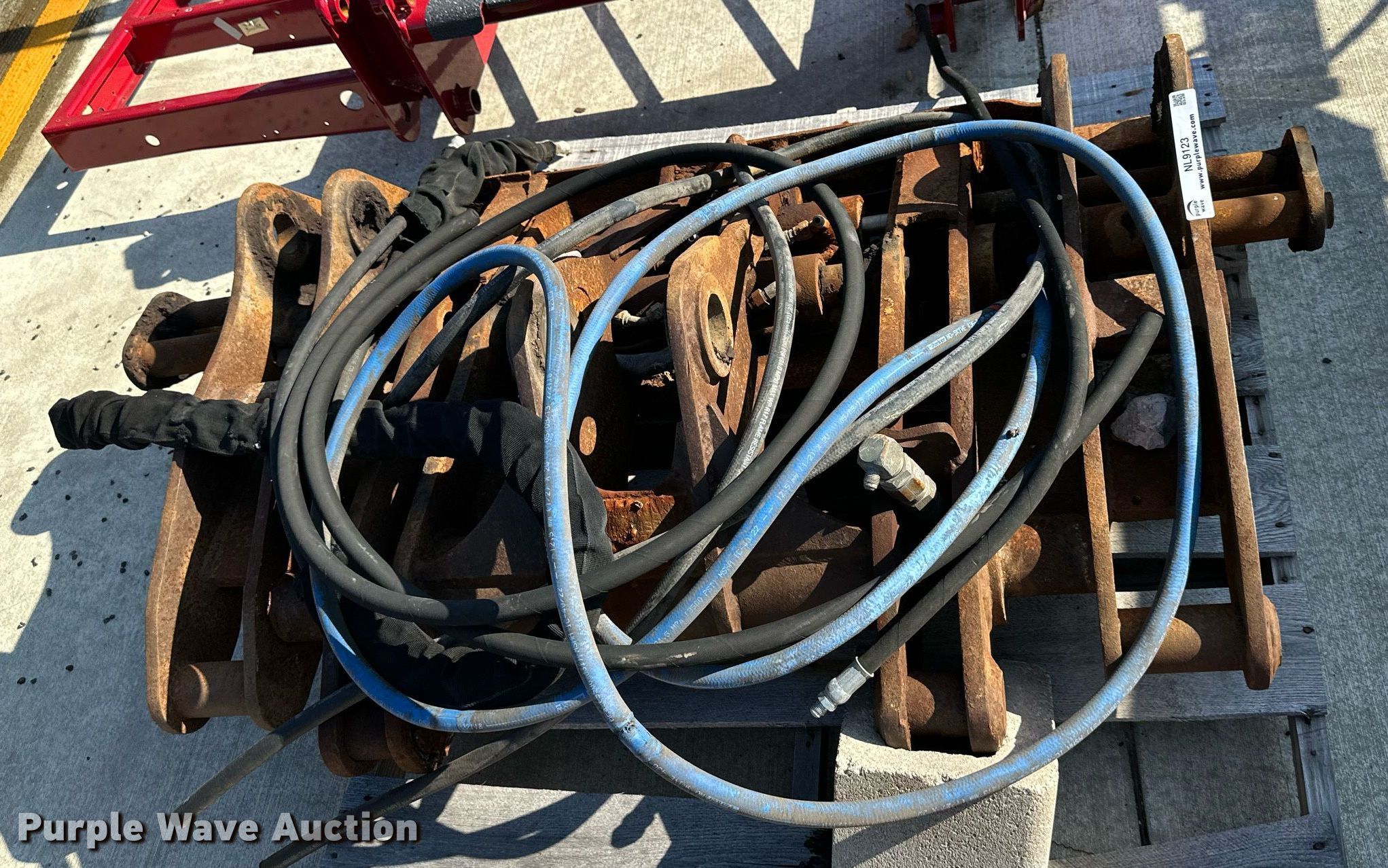 Hydra quick coupler in Overland Park, KS | Item NL9123 sold | Purple Wave