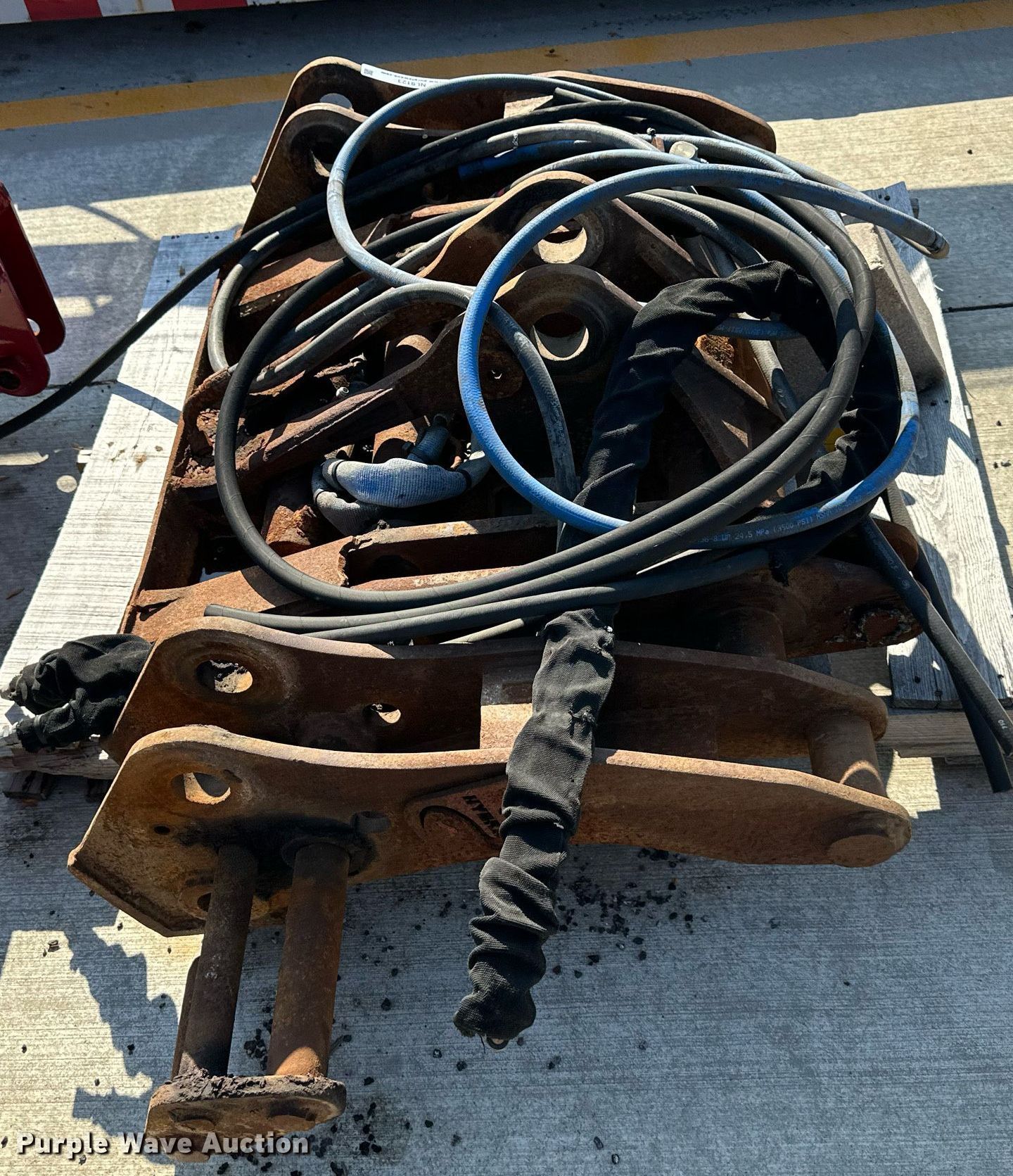 Hydra quick coupler in Overland Park, KS | Item NL9123 sold | Purple Wave