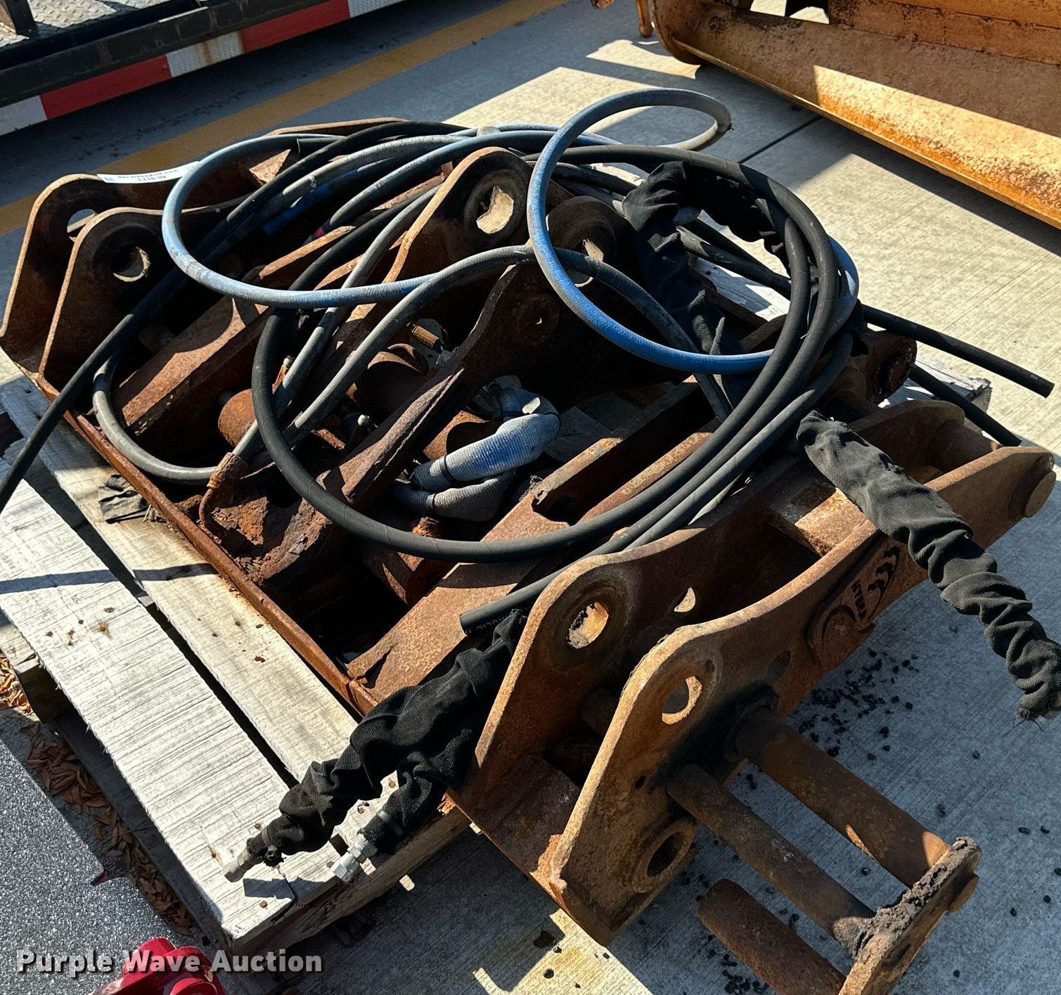 Hydra quick coupler in Overland Park, KS | Item NL9123 sold | Purple Wave