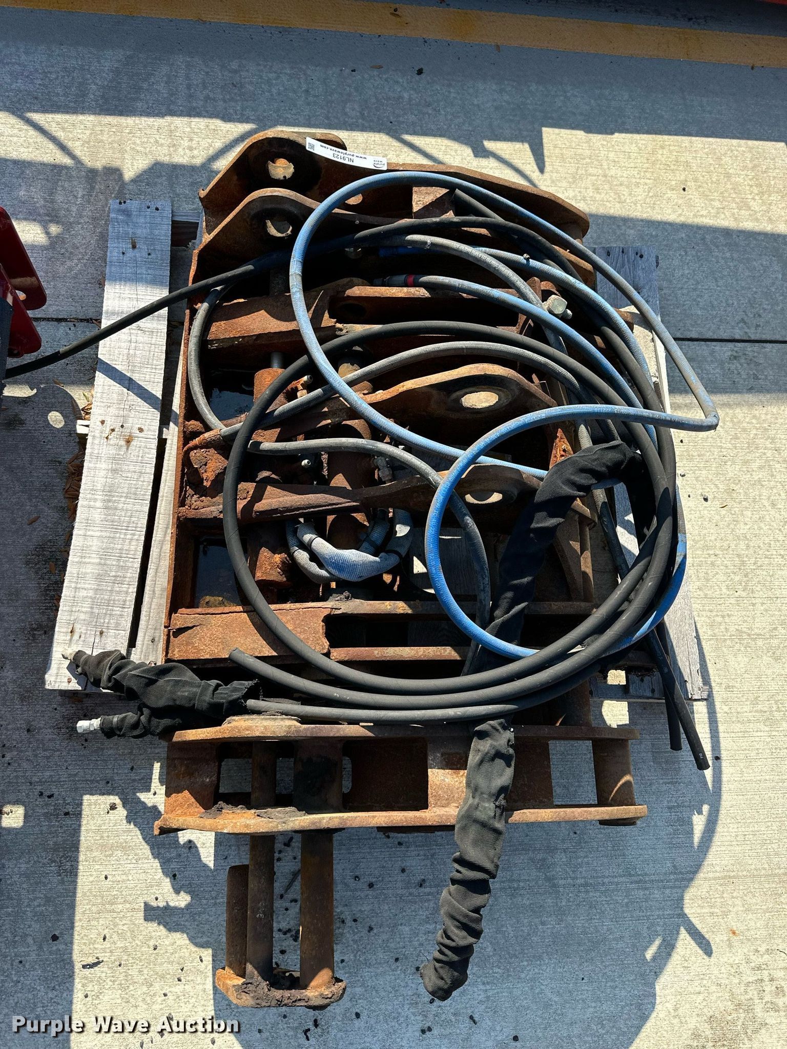 Hydra quick coupler in Overland Park, KS | Item NL9123 sold | Purple Wave