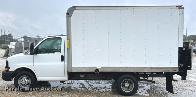 2012 Chevrolet Express box truck in Troy, MO | Item NQ9964 for sale ...