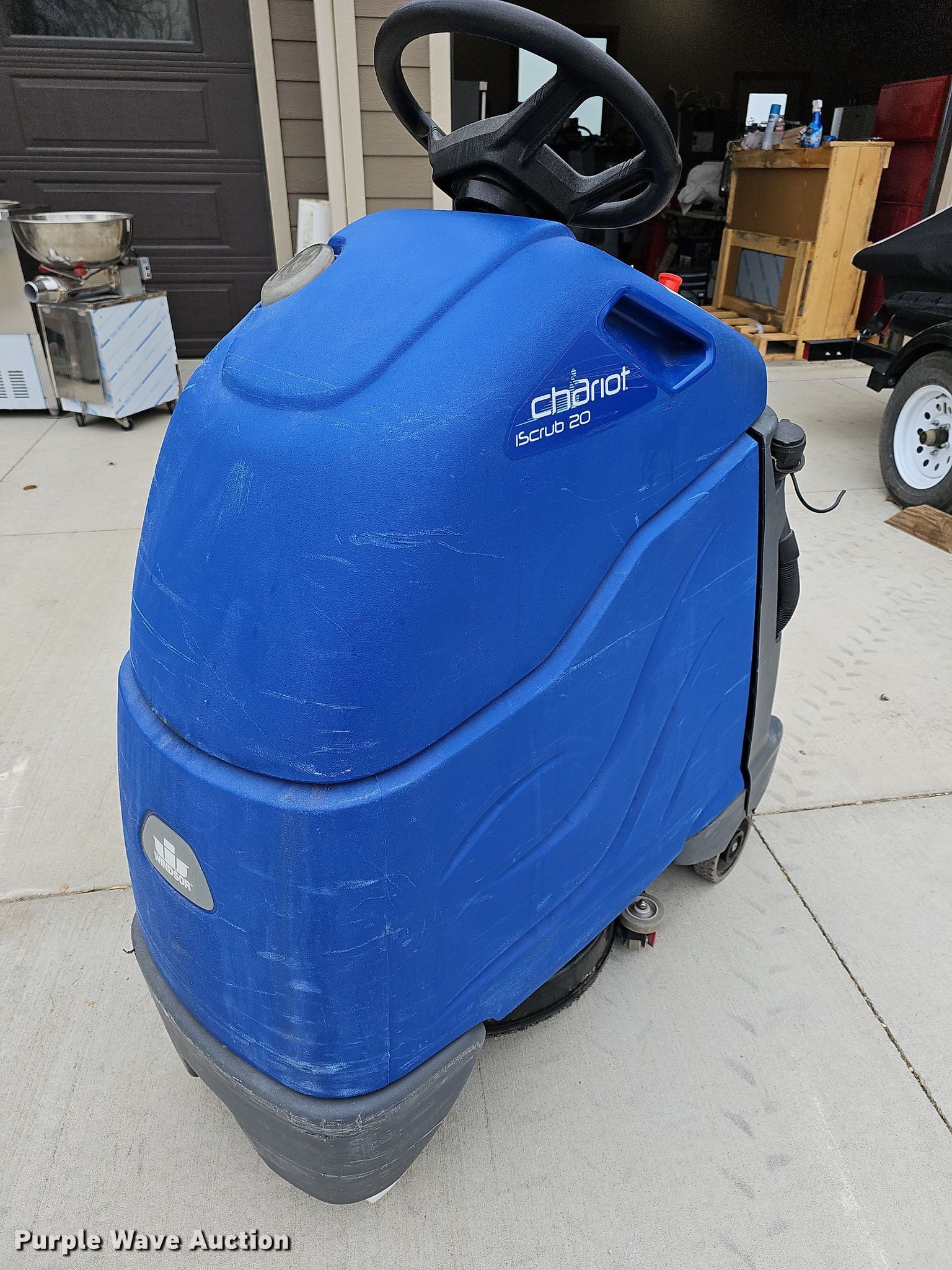 Windsor Chariot iScrub 20 floor cleaner in Manhattan, KS | Item OL9342 ...