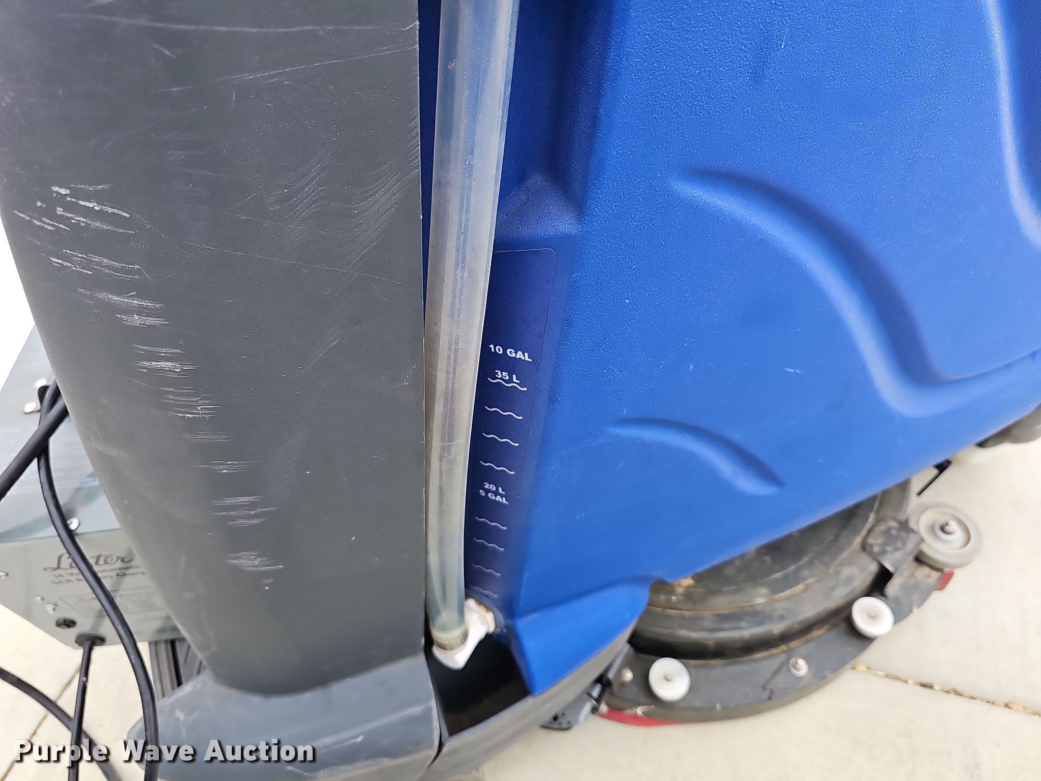 Windsor Chariot iScrub 20 floor cleaner in Manhattan, KS | Item OL9342 ...