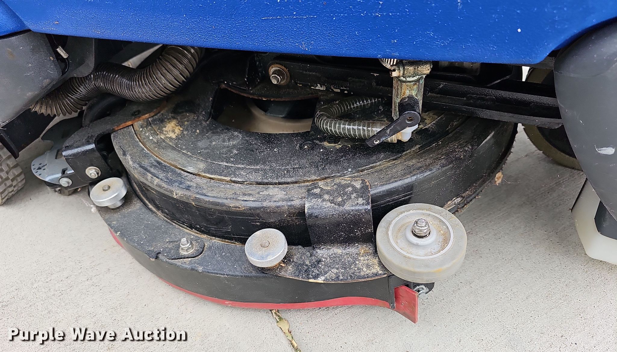 Windsor Chariot iScrub 20 floor cleaner in Manhattan, KS | Item OL9342 ...