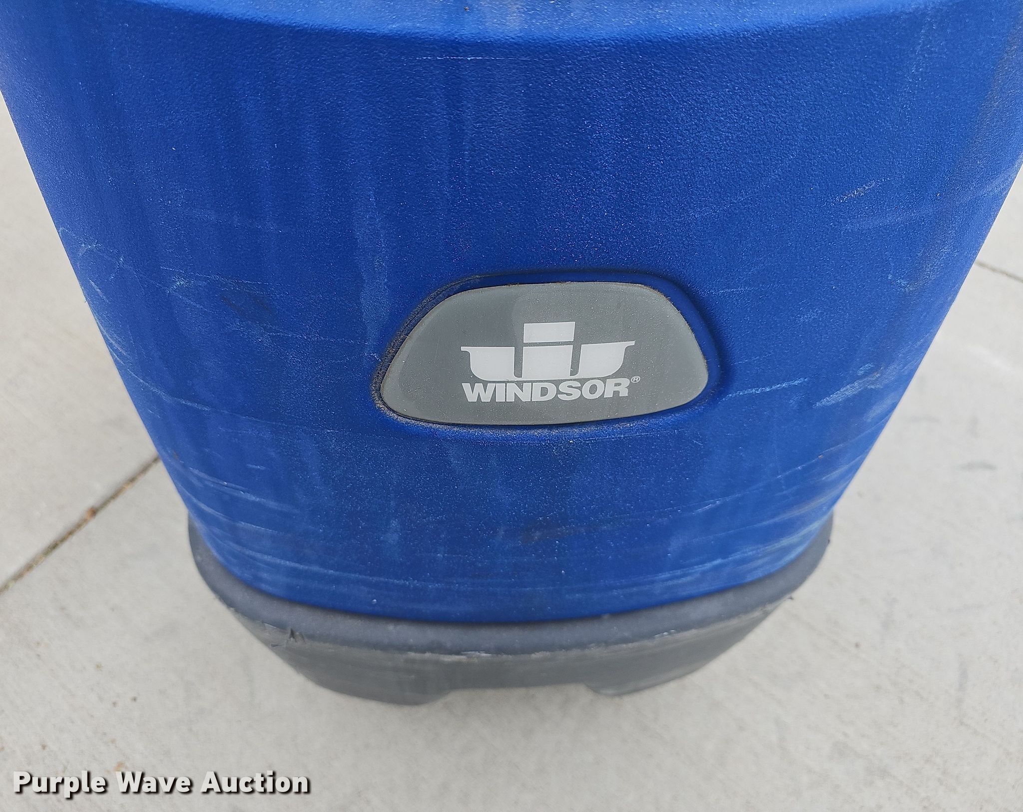 Windsor Chariot iScrub 20 floor cleaner in Manhattan, KS | Item OL9342 ...