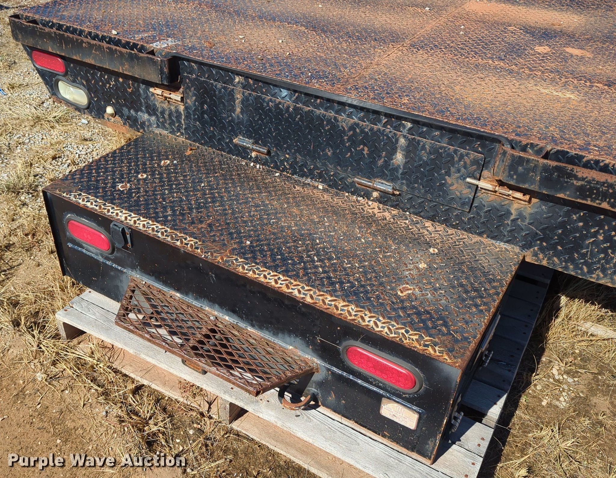 Flatbed in Oklahoma City, OK | Item LY9456 for sale | Purple Wave