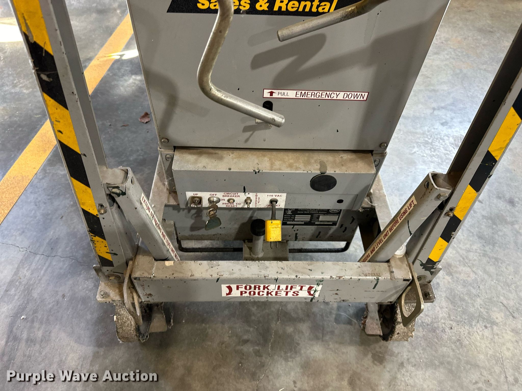 Handy Herman 24D vertical lift in Overland Park, KS | Item NL9206 sold ...