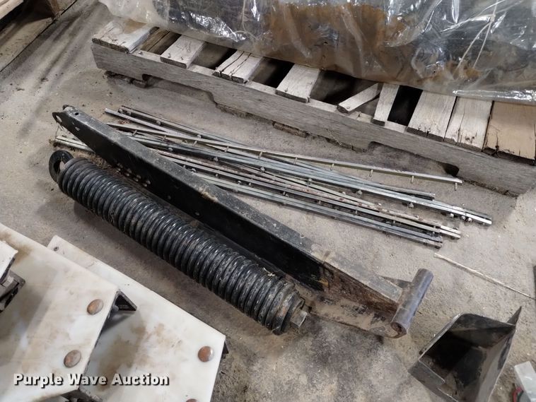 MacDon 973 header parts in Springfield, CO | Item LN9894 sold | Purple Wave