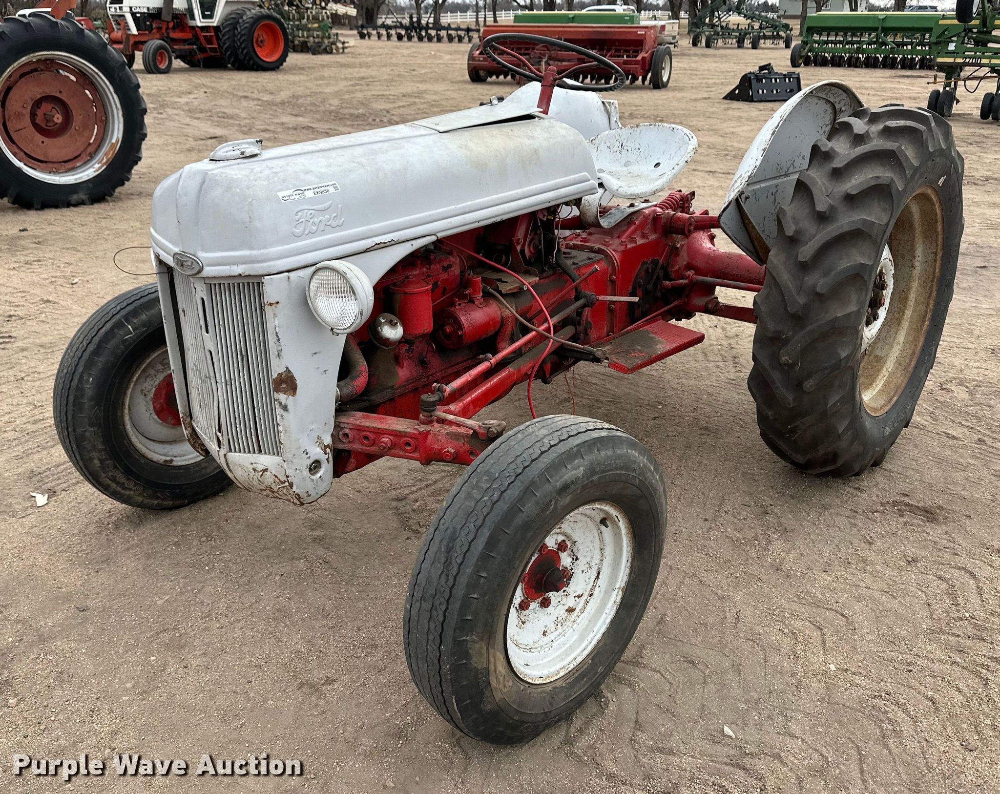 Ford tractor in Kinsley, KS | Item EK9838 sold | Purple Wave