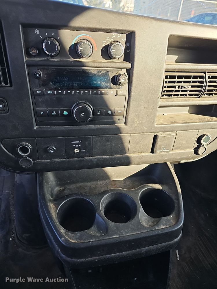 2016 GMC Savana G2500 Pro van in Topeka, KS | Item DM1500 for sale ...