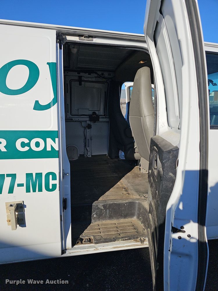 2016 GMC Savana G2500 Pro van in Topeka, KS | Item DM1500 for sale ...