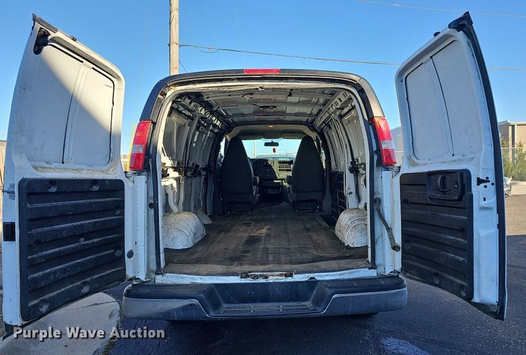 2016 GMC Savana G2500 Pro van in Topeka, KS | Item DM1500 for sale ...