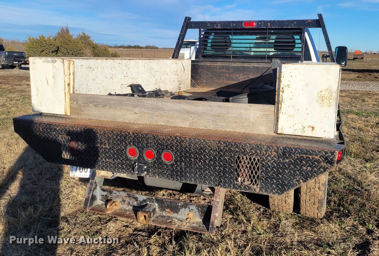 2009 GMC Sierra 3500HD flatbed pickup truck in El Dorado, KS | Item ...