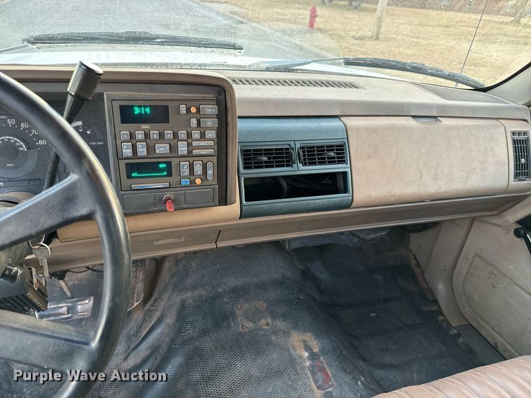 1990 Chevrolet Cheyenne 3500 flatbed pickup truck in Norwich, KS | Item ...