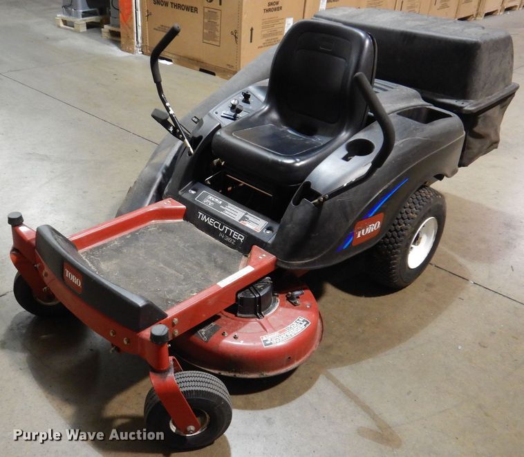 Toro 74301 ZTR lawn mower in Urbandale, IA | Item LC9374 sold | Purple Wave