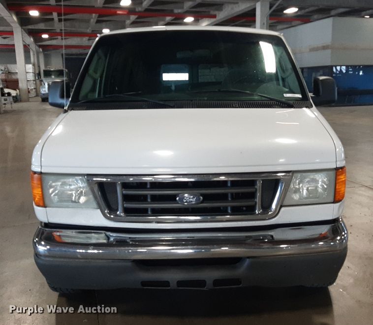2004 Ford E150 van in Hesston, KS | Item LX9853 for sale | Purple Wave