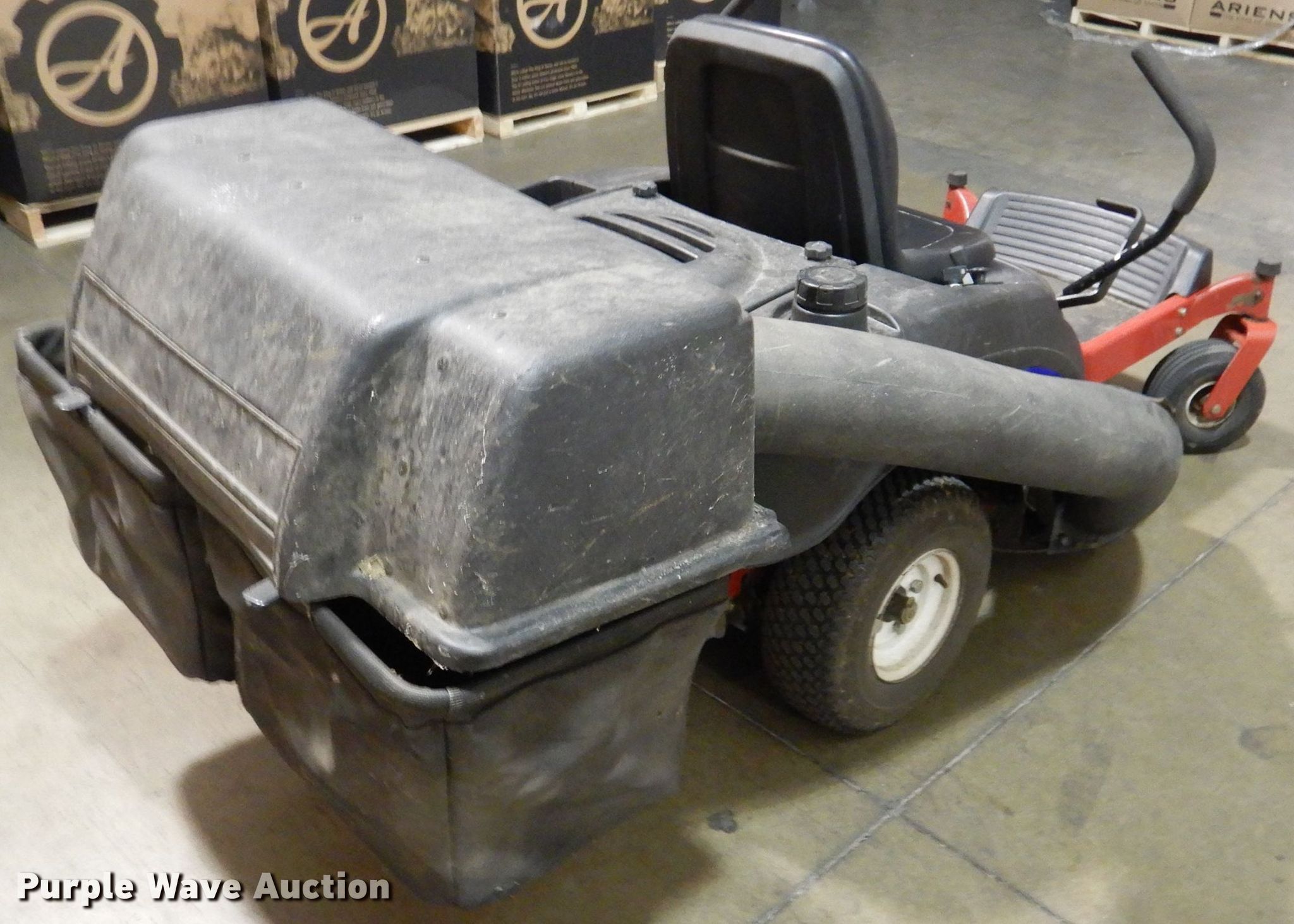 Toro 74301 ZTR lawn mower in Urbandale, IA | Item LC9374 sold | Purple Wave