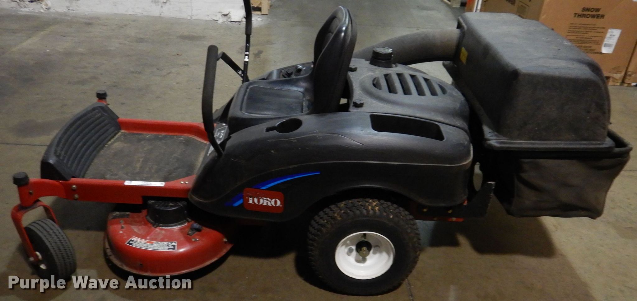 Toro 74301 ZTR lawn mower in Urbandale, IA | Item LC9374 sold | Purple Wave