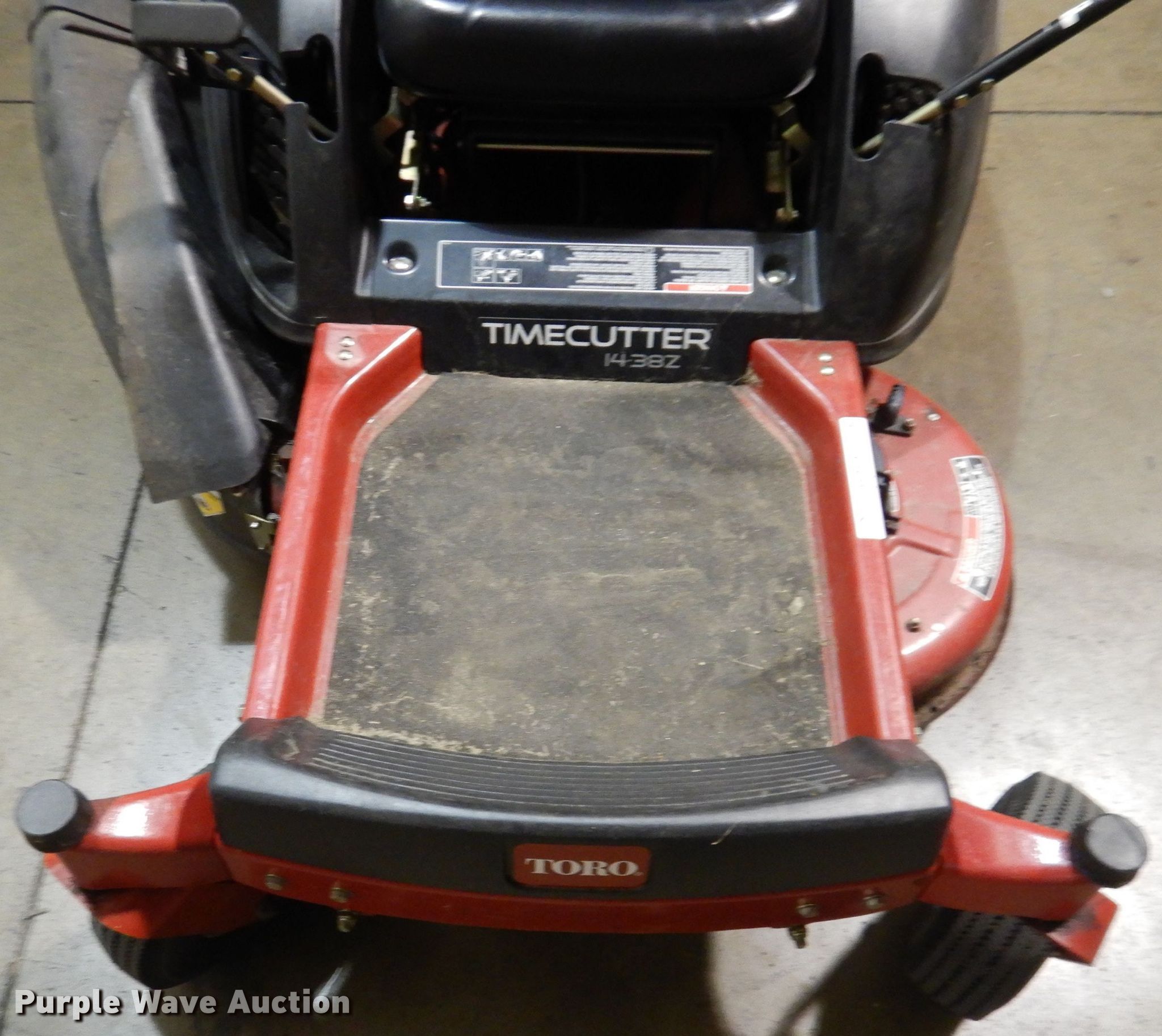 Toro 74301 ZTR lawn mower in Urbandale, IA | Item LC9374 sold | Purple Wave
