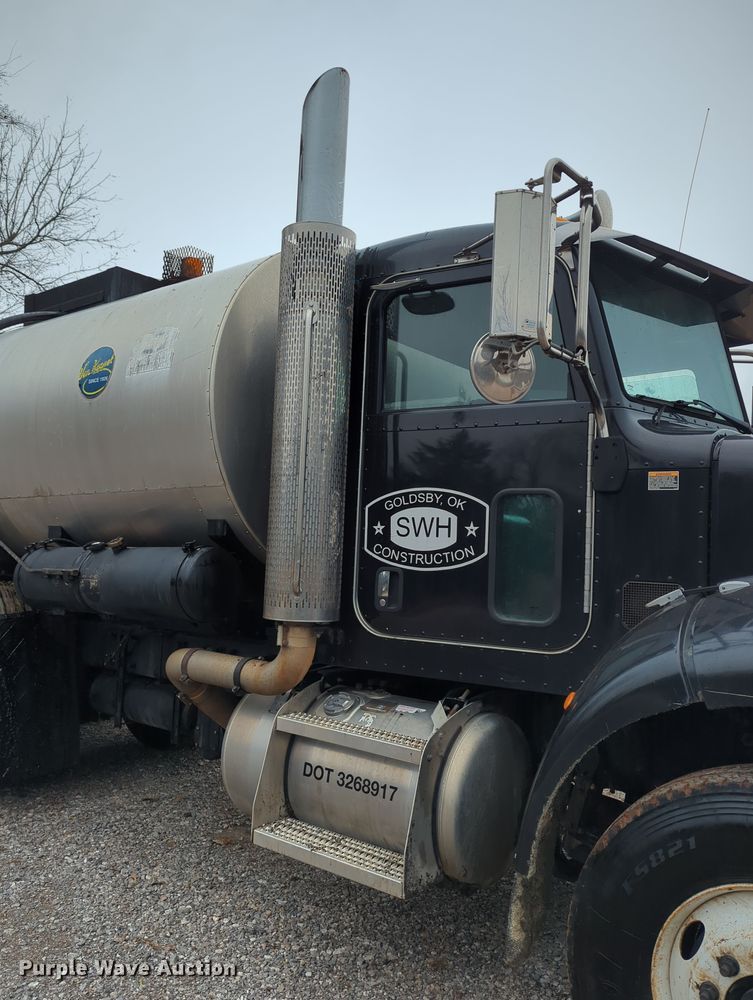 2008 Peterbilt 340 oil distributor truck in Norman, OK | Item LY9491 ...