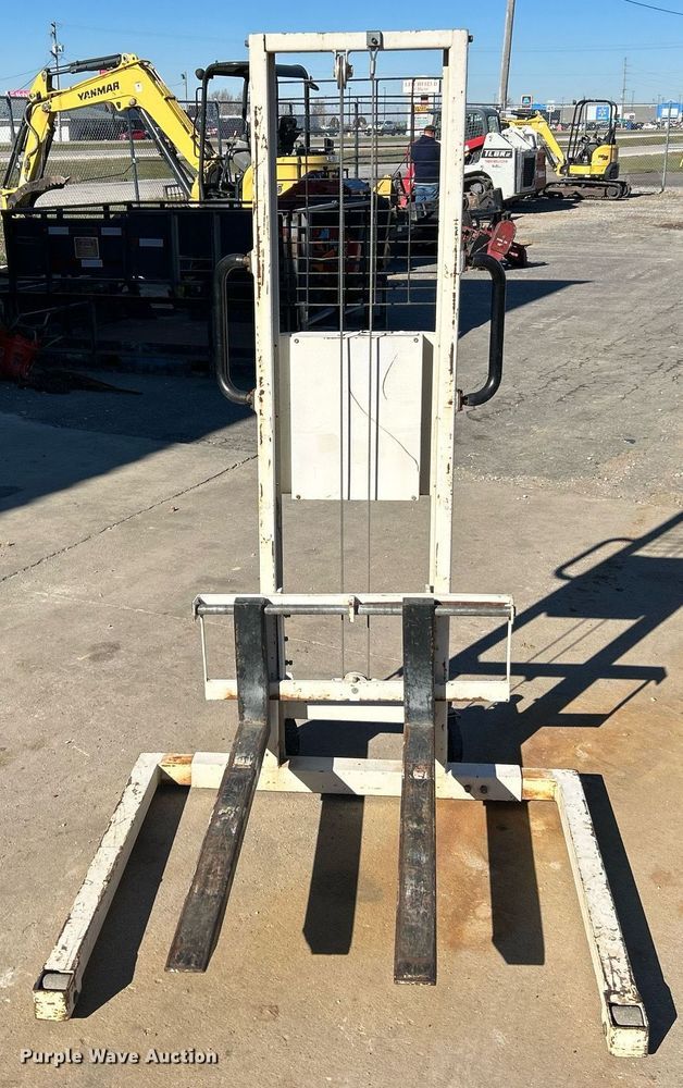 Jet pallet jack in Litchfield, IL | Item NE9584 sold | Purple Wave