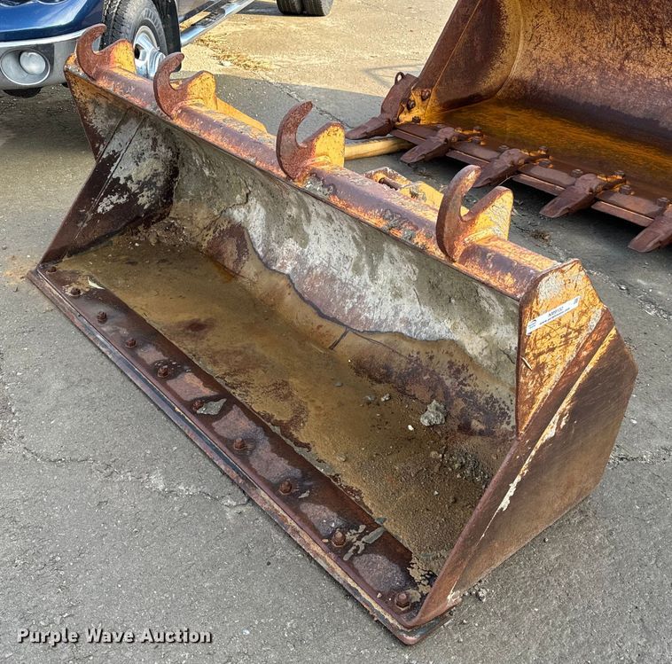 Case backhoe bucket in Columbia, MO | Item NM9132 sold | Purple Wave