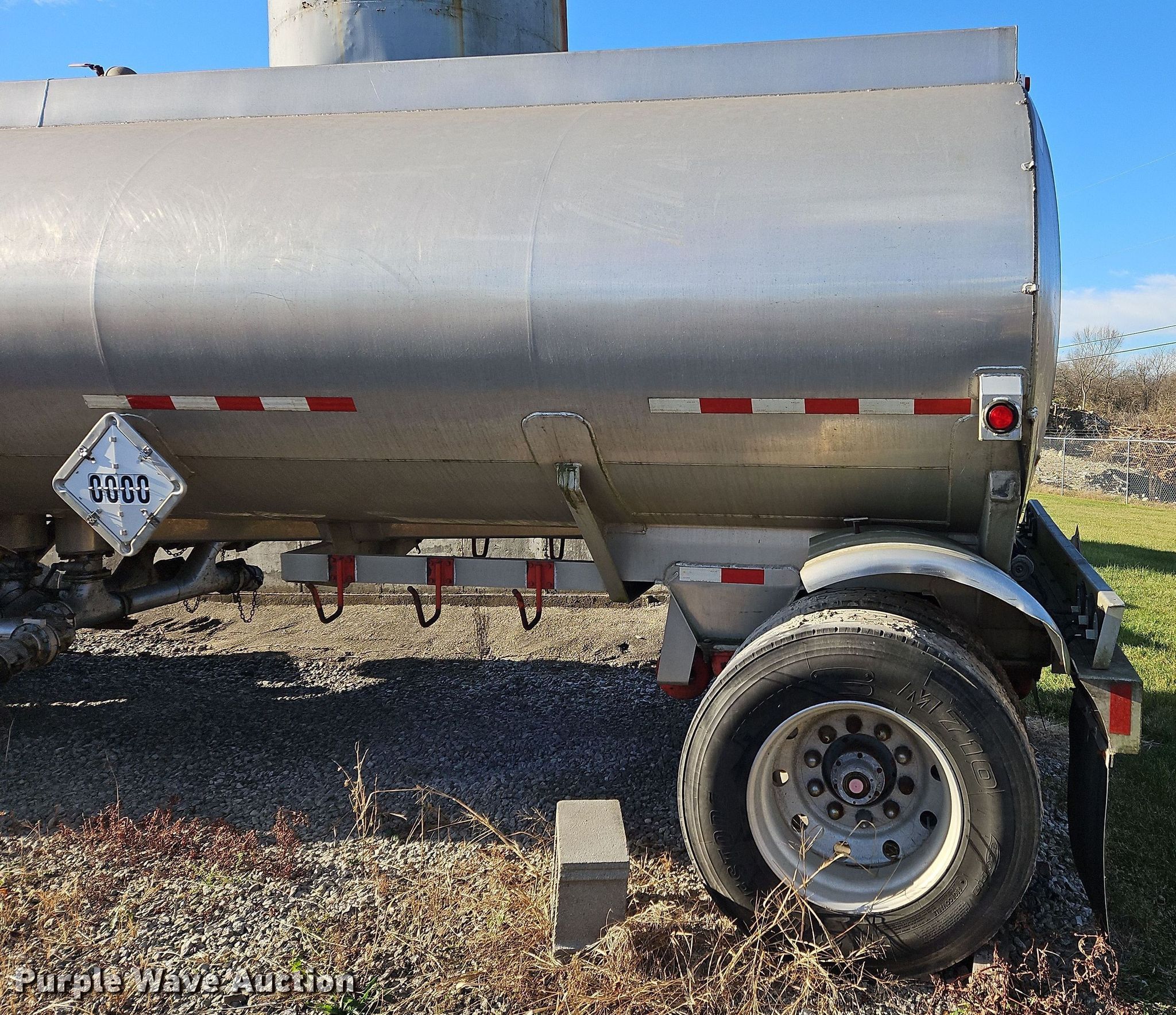 1981 Clough Equipment tank trailer in Mount Sterling, KY | Item OJ9704 ...
