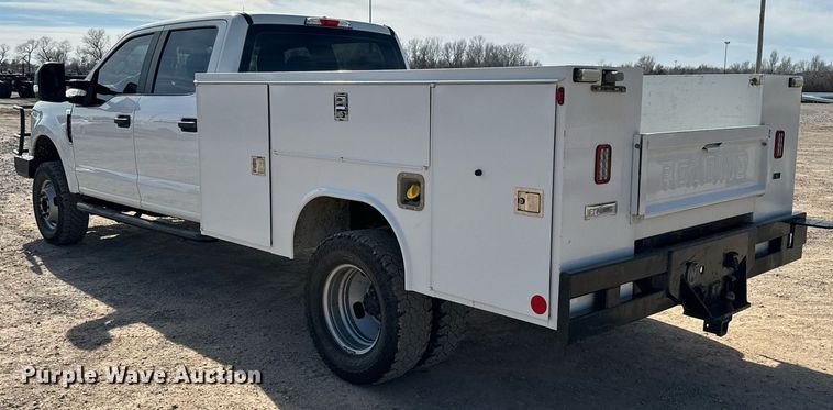 2019 Ford F350 Super Duty Crew Cab utility bed pickup truck in Anadarko ...