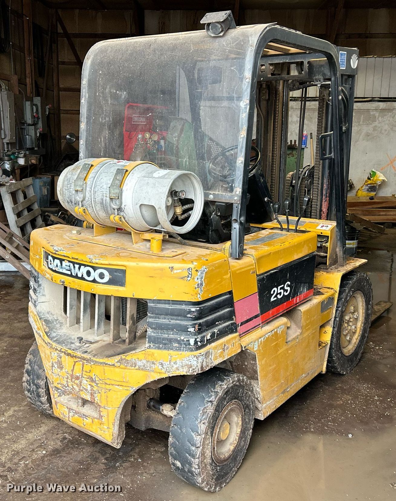 Daewoo G25S forklift in Curryville, MO | Item NE9745 sold | Purple Wave