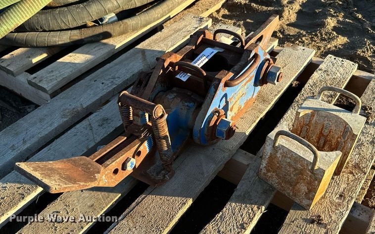 Foot clamp in Salina, KS | Item NN9382 for sale | Purple Wave