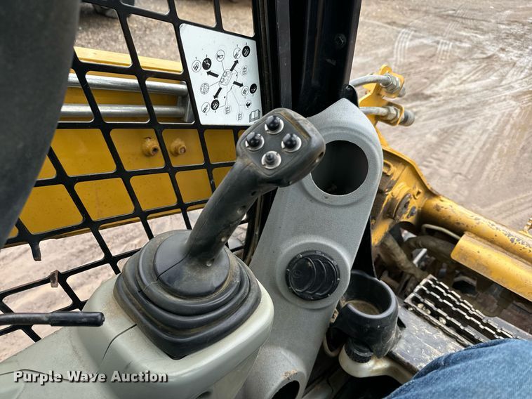 2013 Caterpillar 246C skid steer loader in Topeka, KS | Item NN9443 ...