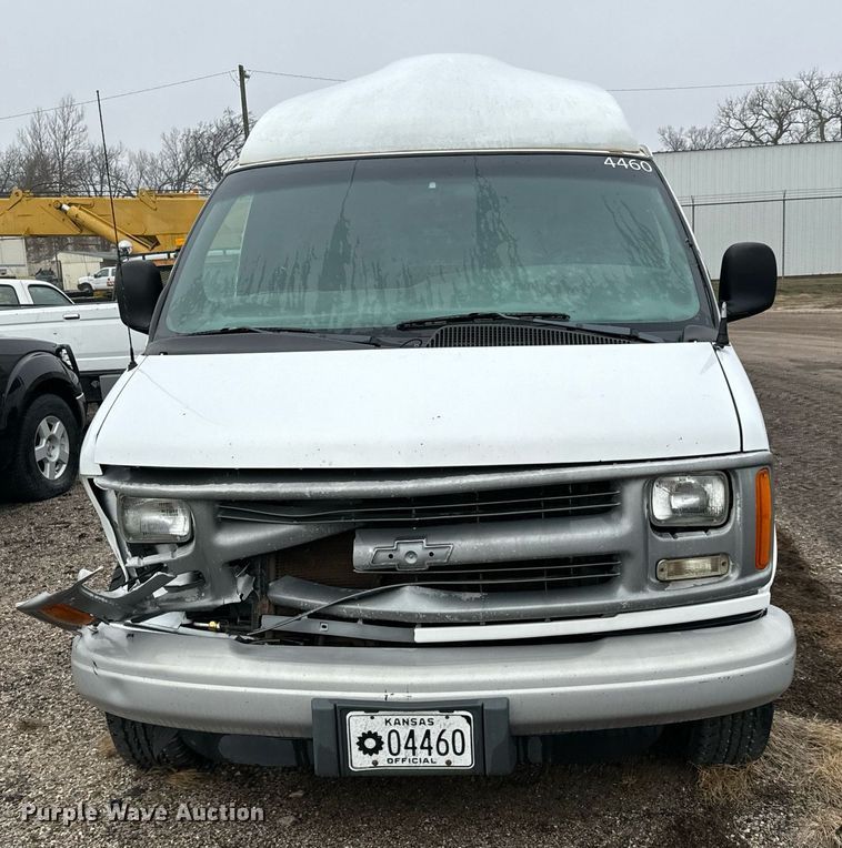 2002 Chevrolet Express 3500 van in Hutchinson, KS | Item NI9773 sold ...