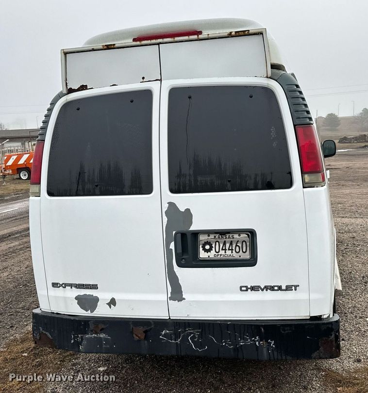2002 Chevrolet Express 3500 van in Hutchinson, KS | Item NI9773 sold ...