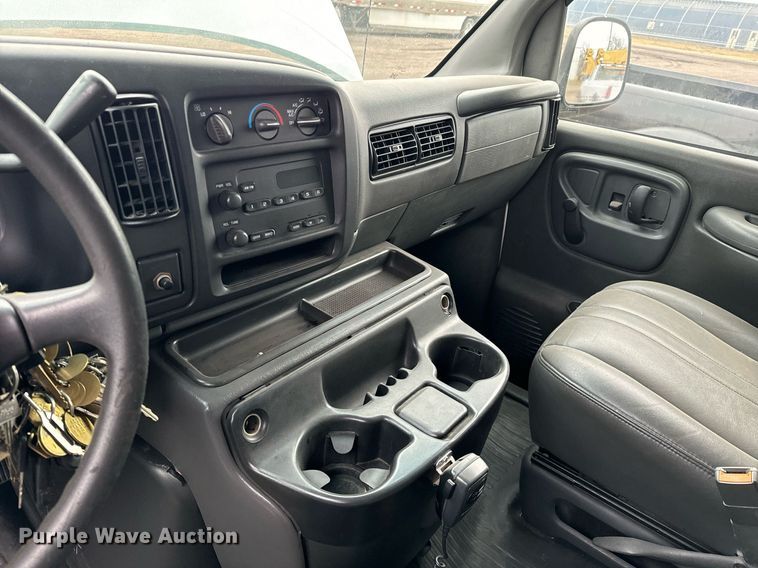 2002 Chevrolet Express 3500 van in Hutchinson, KS | Item NI9773 sold ...