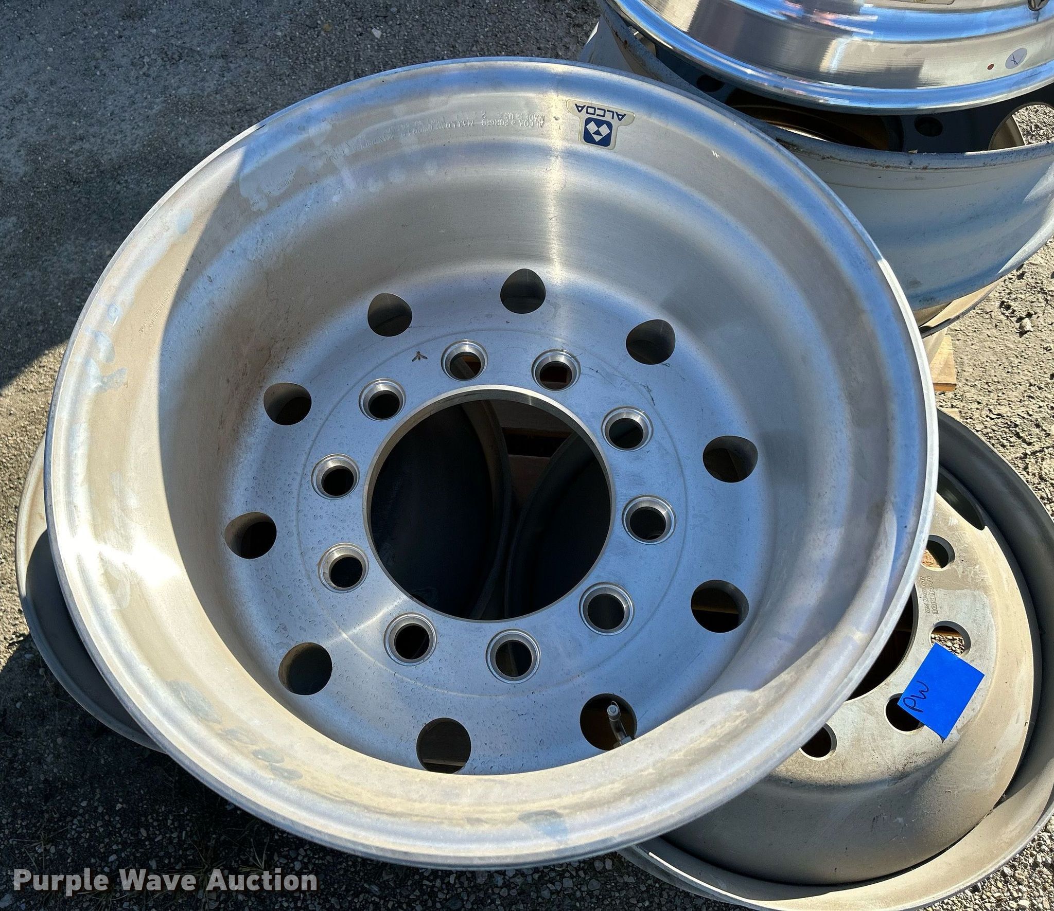 (6) wheels in Waterloo, IA | Item DQ0987 for sale | Purple Wave