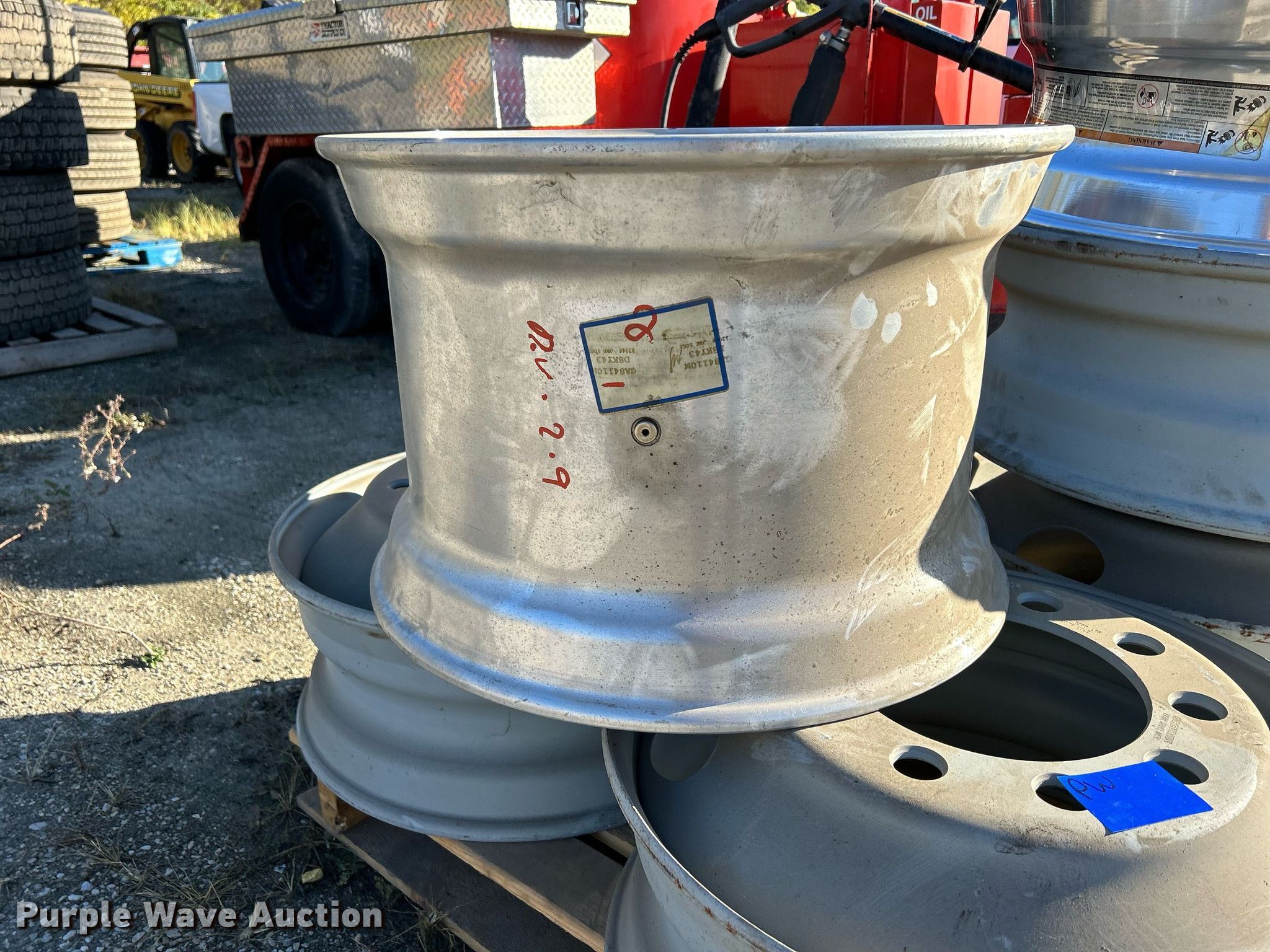 (6) wheels in Waterloo, IA | Item DQ0987 for sale | Purple Wave