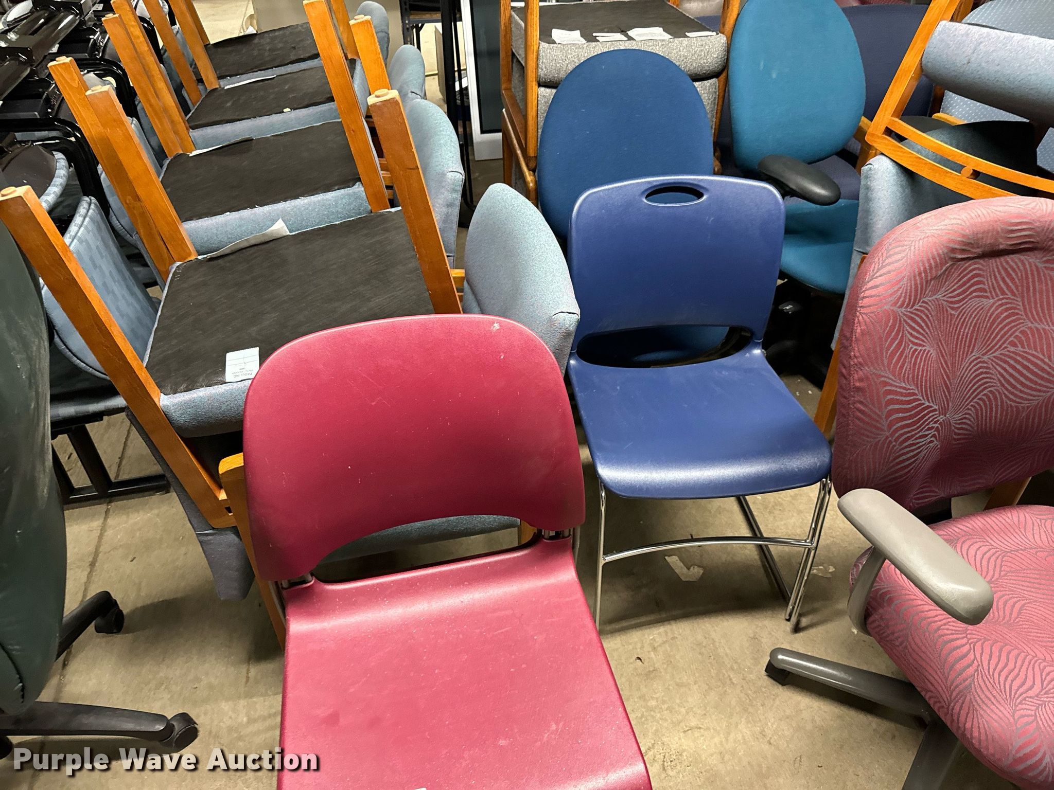 Approximately 70 chairs in Wichita, KS | Item NU9403 for sale | Purple Wave