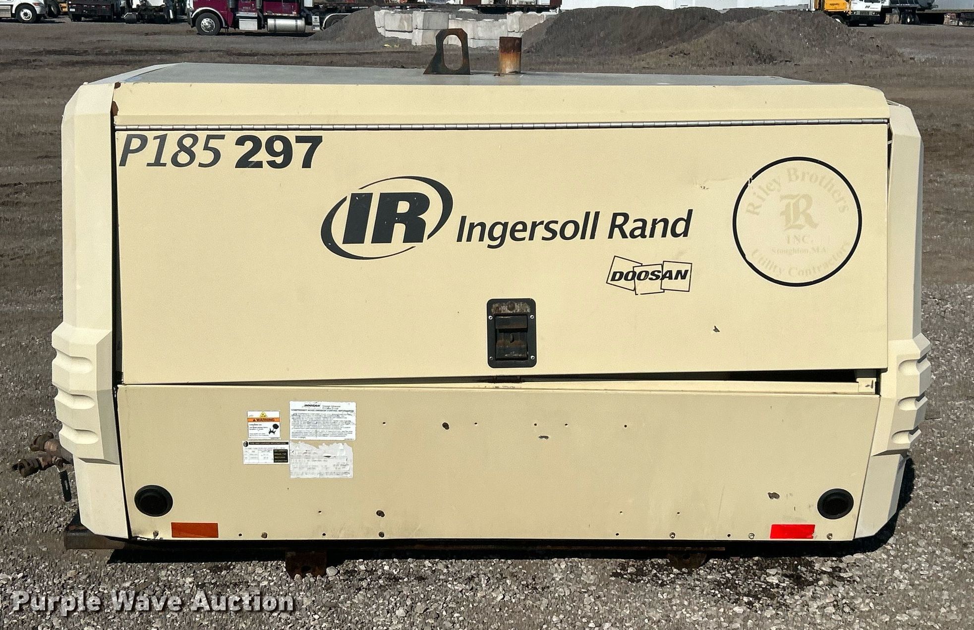 2010 Ingersoll Rand P185 air compressor in Collinsville, OK | Item ...
