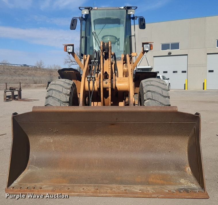 2005 Case 621D wheel loader in Andover, KS | Item DP2617 sold | Purple Wave