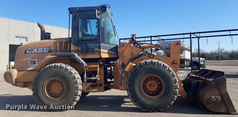2005 Case 621D wheel loader in Andover, KS | Item DP2617 sold | Purple Wave