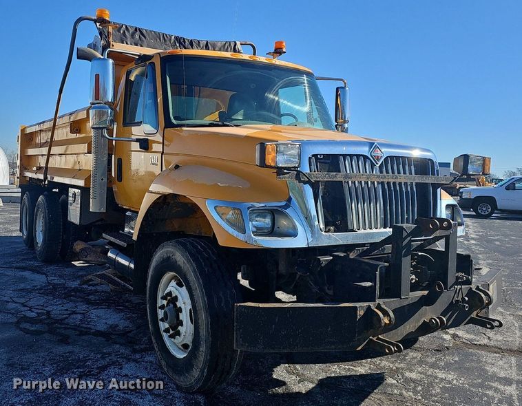 2006 International 7400 dump truck in Springfield, MO | Item EJ5882 for sale | Purple Wave