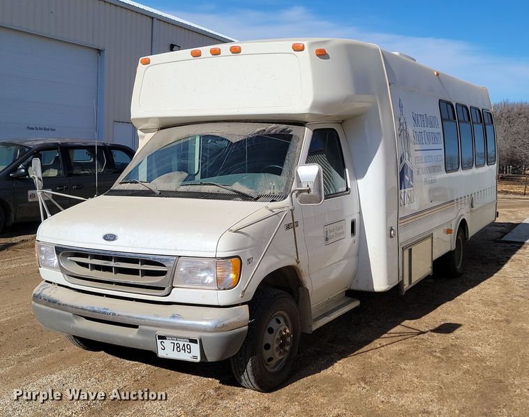 1998 Ford E450 Super Duty shuttle bus in Brookings, SD | Item LA9661 ...