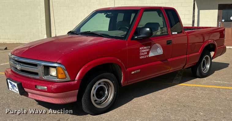 1997 Chevrolet S10 Ext. Cab pickup truck in Hutchinson, KS | Item ...