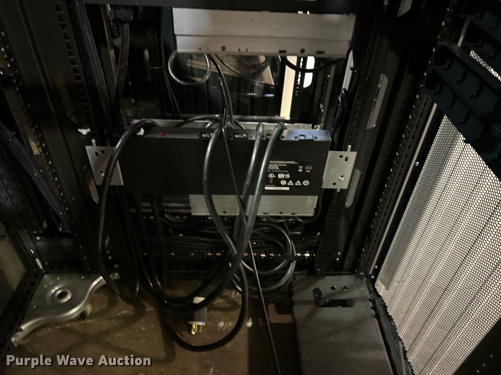 (6) HP server racks in Tulsa, OK | Item EG0275 sold | Purple Wave