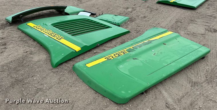 John Deere body panels in Kinsley, KS | Item OA9710 sold | Purple Wave