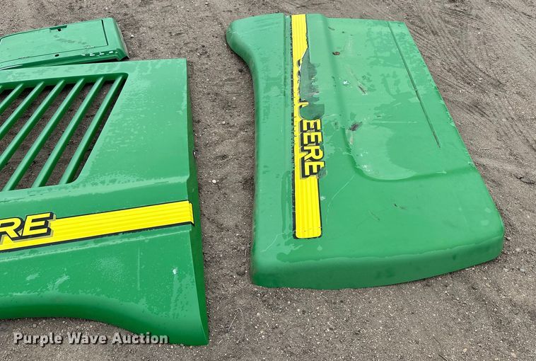 John Deere body panels in Kinsley, KS | Item OA9710 sold | Purple Wave