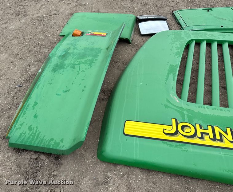 John Deere body panels in Kinsley, KS | Item OA9710 sold | Purple Wave